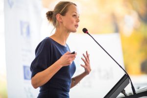 8 Public Speaking Pitfalls and How to Avoid Them - TollFreeForwarding.com